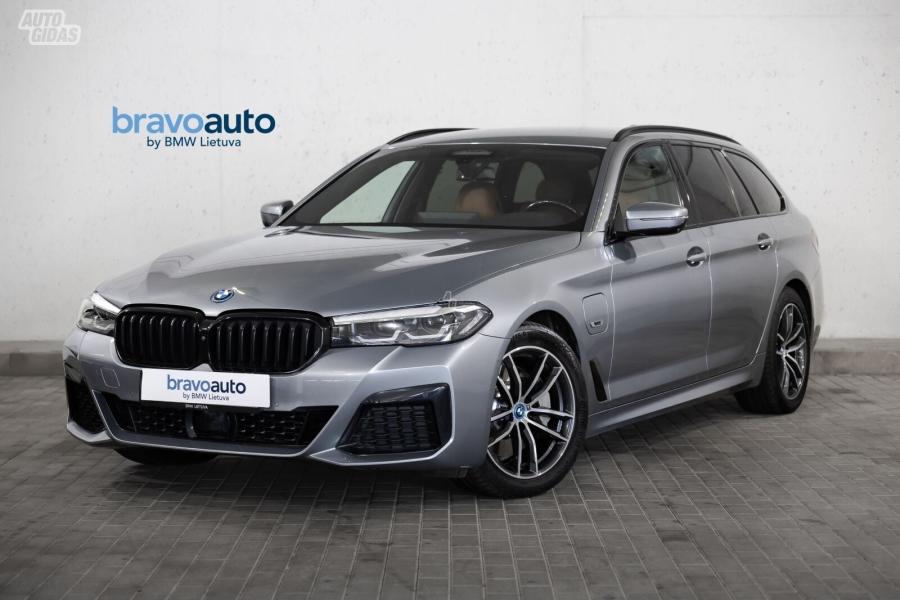Pelēks BMW 530 2023 Viļņa, ar dzinēja tilpumu 2.00 L un nobraukumu 124 tūkst. km par 34953 €, foto 1 vietnē AUTOMOTO.COM.LV