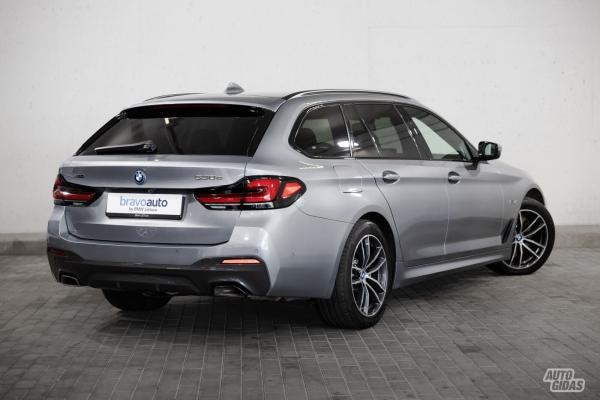 Grey BMW 530 2023 in Vilnius, with an engine capacity of 2.00 L and mileage of 124 thousand km for 34953 €, photo 10 on AUTOMOTO.COM.LV