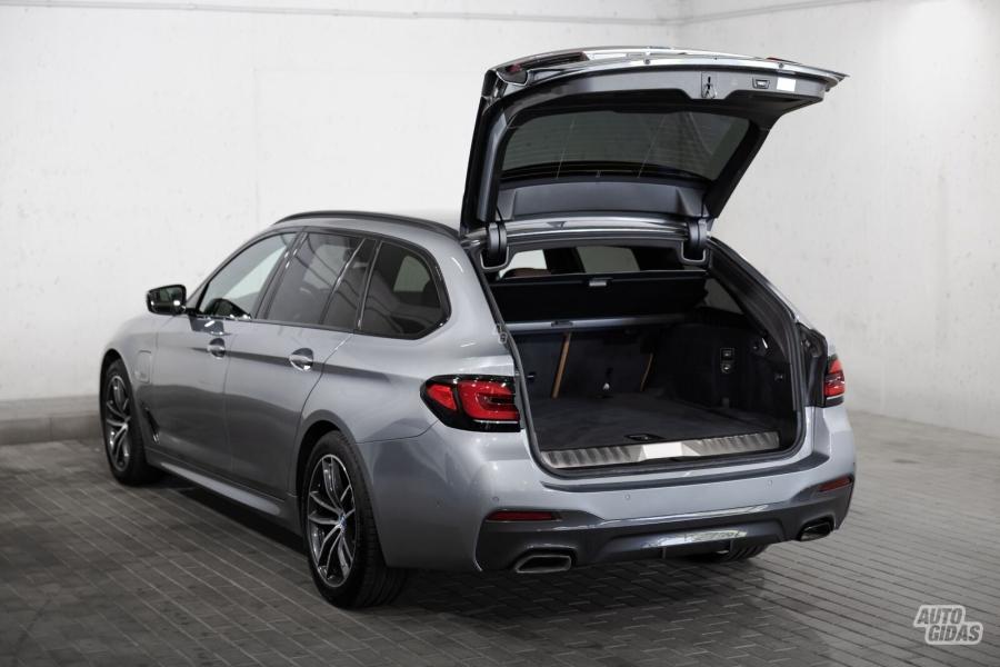 Pelēks BMW 530 2023 Viļņa, ar dzinēja tilpumu 2.00 L un nobraukumu 124 tūkst. km par 34953 €, foto 14 vietnē AUTOMOTO.COM.LV