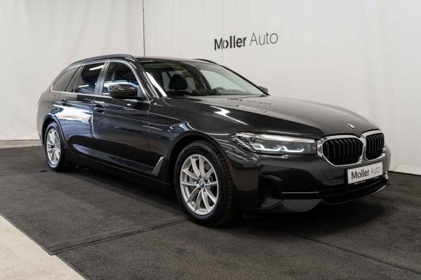 Grey BMW 530 2023 in Tallinn, with an engine capacity of 3.00 L and mileage of 104 thousand km for 33900 €, photo 5 on AUTOMOTO.COM.LV