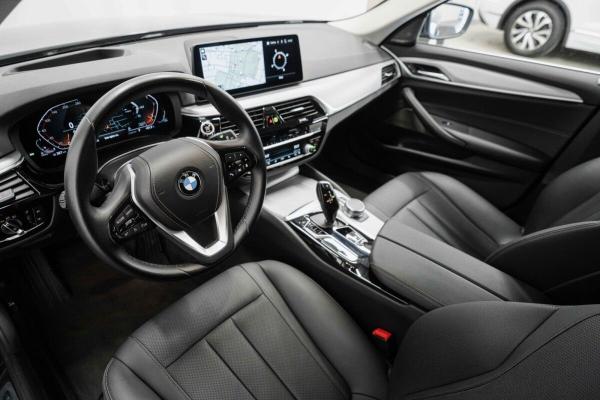 Grey BMW 530 2023 in Tallinn, with an engine capacity of 3.00 L and mileage of 104 thousand km for 33900 €, photo 9 on AUTOMOTO.COM.LV