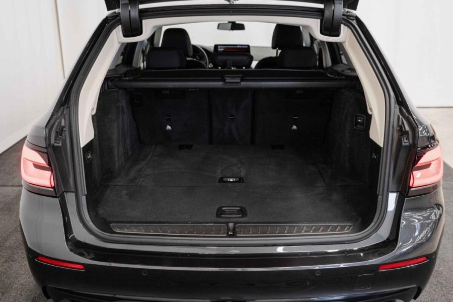 Pelēks BMW 530 2023 Tallina, ar dzinēja tilpumu 3.00 L un nobraukumu 104 tūkst. km par 33900 €, foto 17 vietnē AUTOMOTO.COM.LV