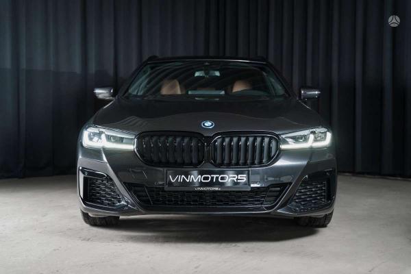 Pelēks BMW 530 2023 Viļņa, ar dzinēja tilpumu 2.00 L un nobraukumu 35 tūkst. km par 32999 €, foto 3 vietnē AUTOMOTO.COM.LV