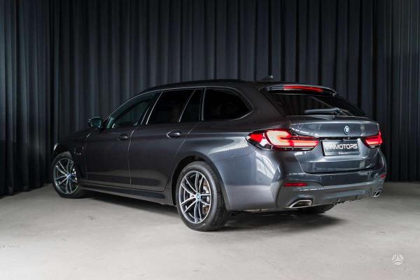 Pelēks BMW 530 2023 Viļņa, ar dzinēja tilpumu 2.00 L un nobraukumu 35 tūkst. km par 32999 €, foto 11 vietnē AUTOMOTO.COM.LV