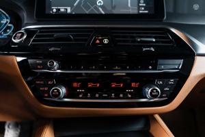 Серый БМВ 530 2023 в Вильнюс, объемом двигателя 2.00 л и пробегом 35 тыс. км за 32999 €, фото 47 на AUTOMOTO.COM.LV