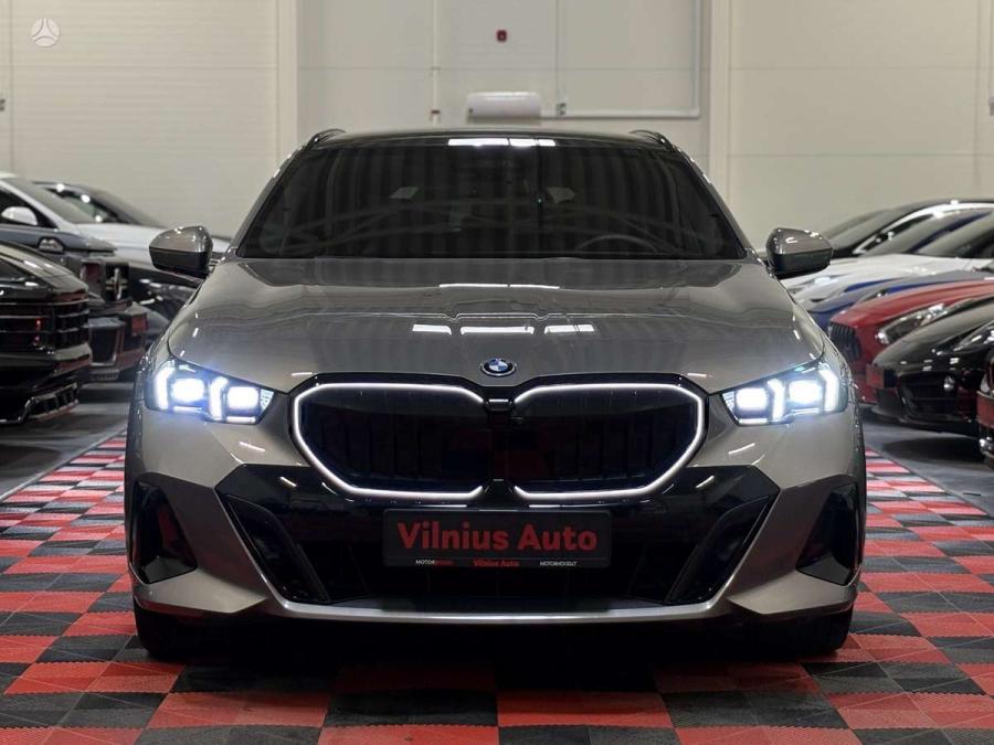 Pelēks BMW 530 2024 Viļņa, ar dzinēja tilpumu 2.00 L un nobraukumu 20 tūkst. km par 56990 €, foto 3 vietnē AUTOMOTO.COM.LV