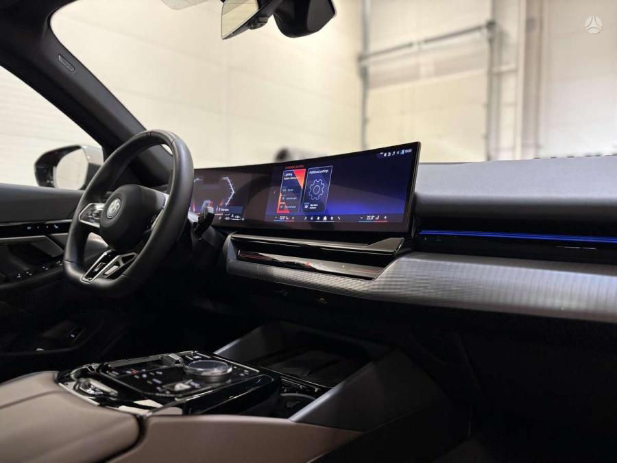 Pelēks BMW 530 2024 Viļņa, ar dzinēja tilpumu 2.00 L un nobraukumu 20 tūkst. km par 56990 €, foto 20 vietnē AUTOMOTO.COM.LV