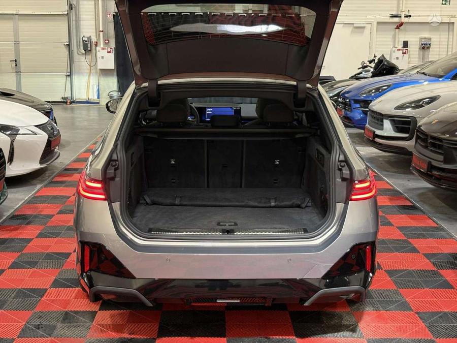 Pelēks BMW 530 2024 Viļņa, ar dzinēja tilpumu 2.00 L un nobraukumu 20 tūkst. km par 56990 €, foto 41 vietnē AUTOMOTO.COM.LV
