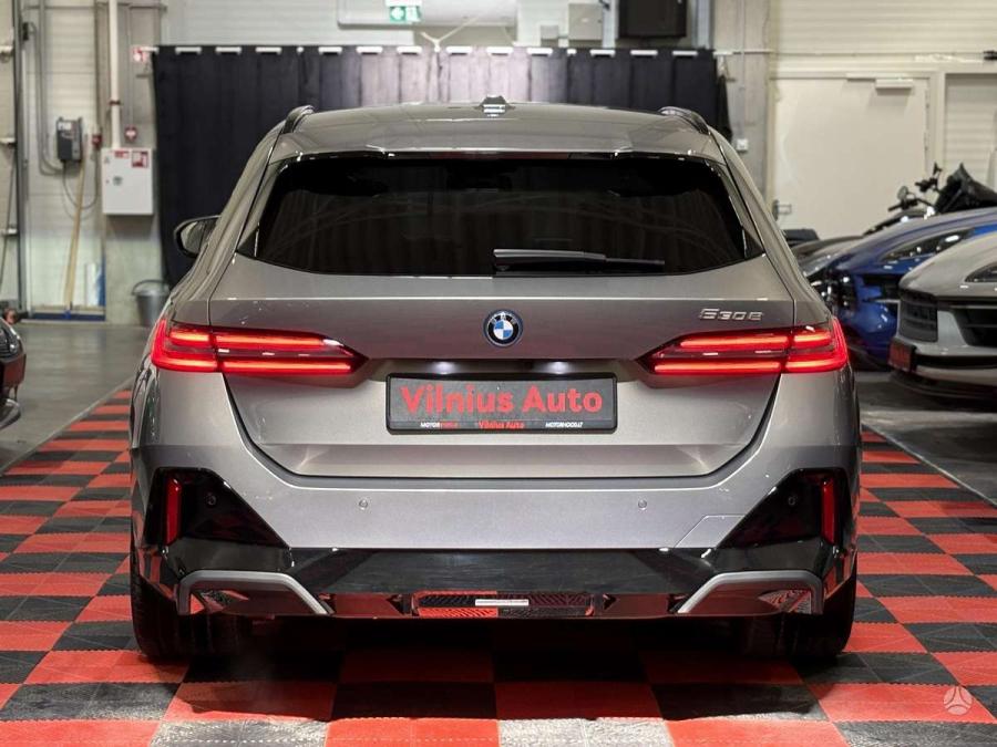 Grey BMW 530 2024 in Vilnius, with an engine capacity of 2.00 L and mileage of 20 thousand km for 54990 €, photo 6 on AUTOMOTO.COM.LV