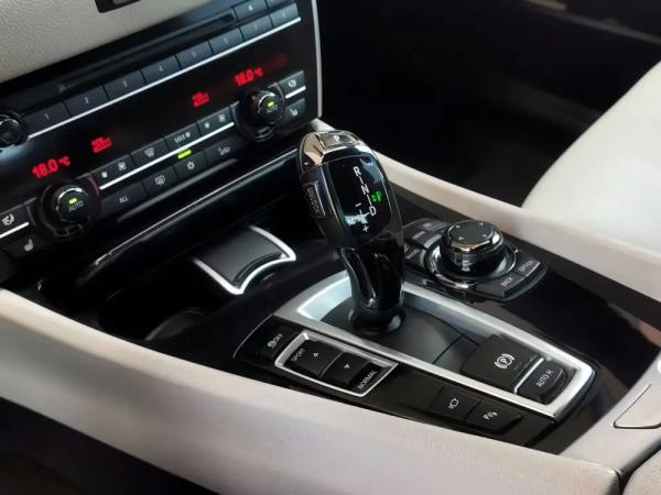 BMW 530 2009 in Riga, with an engine capacity of 3.00 L and mileage of 209 thousand km for 11290 €, photo 8 on AUTOMOTO.COM.LV