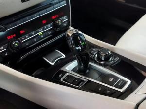 BMW 530 2009 in Riga, with an engine capacity of 3.00 L and mileage of 209 thousand km for 11290 €, photo 9 on AUTOMOTO.COM.LV