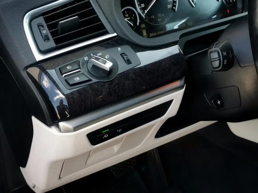 BMW 530 2009 in Riga, with an engine capacity of 3.00 L and mileage of 209 thousand km for 11290 €, photo 10 on AUTOMOTO.COM.LV