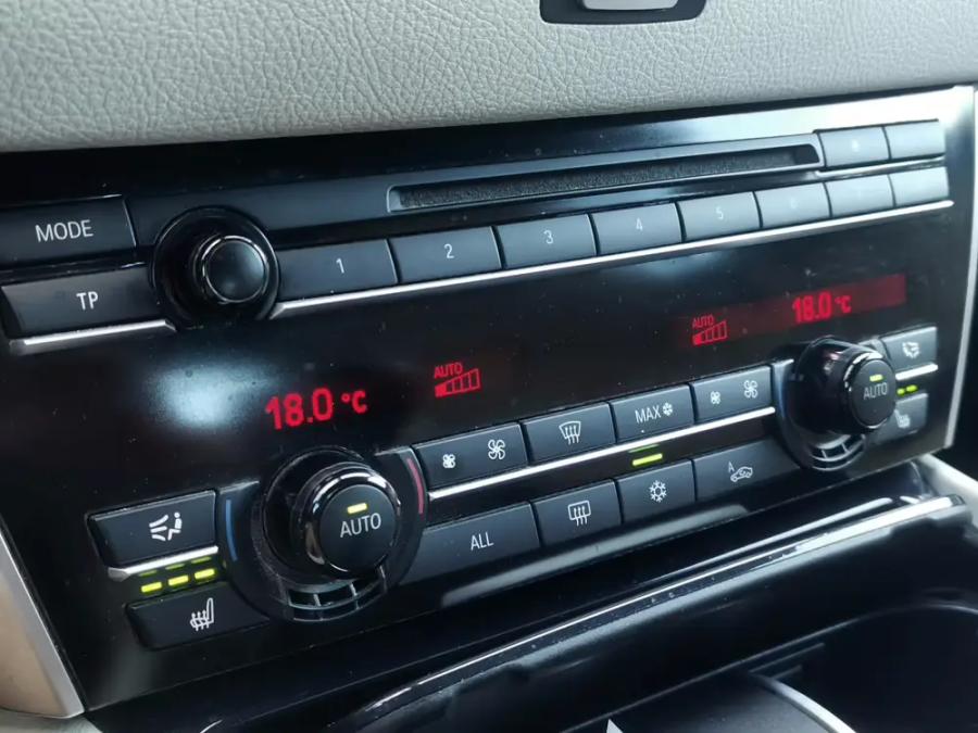 BMW 530 2009 in Riga, with an engine capacity of 3.00 L and mileage of 209 thousand km for 11290 €, photo 13 on AUTOMOTO.COM.LV