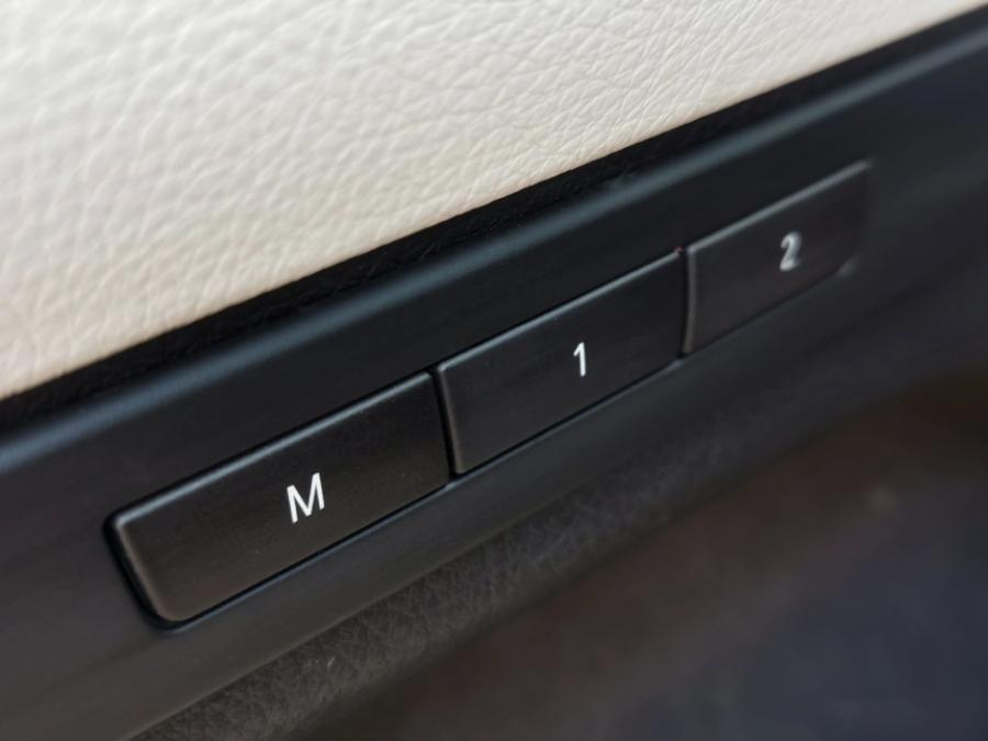 BMW 530 2009 in Riga, with an engine capacity of 3.00 L and mileage of 209 thousand km for 11290 €, photo 25 on AUTOMOTO.COM.LV