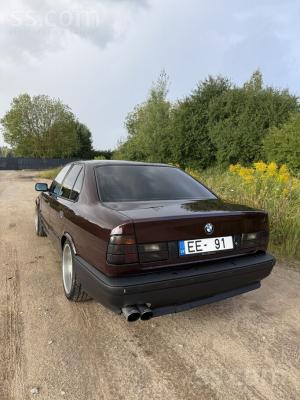 Red BMW 530 1993 in Tukums, with an engine capacity of 4.00 L and mileage of 228 thousand km for 10000 €, photo 4 on AUTOMOTO.COM.LV
