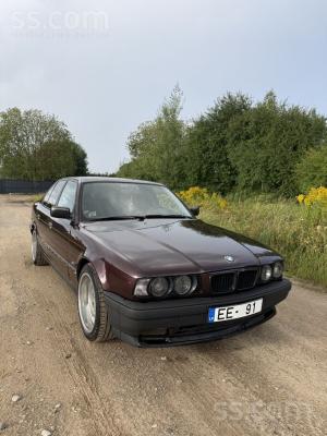 Red BMW 530 1993 in Tukums, with an engine capacity of 4.00 L and mileage of 228 thousand km for 10000 €, photo 8 on AUTOMOTO.COM.LV