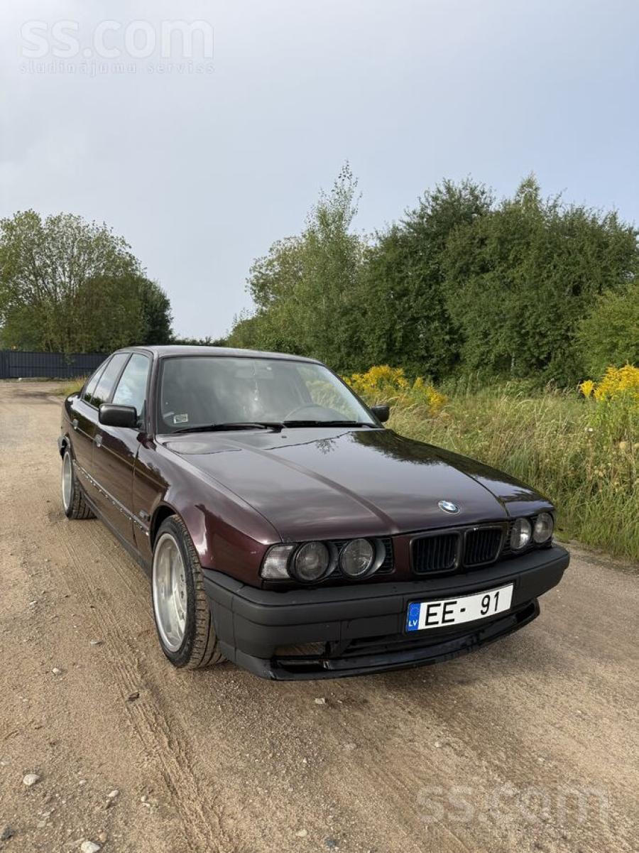 Red BMW 530 1993 in Tukums, with an engine capacity of 4.00 L and mileage of 228 thousand km for 10000 €, photo 8 on AUTOMOTO.COM.LV