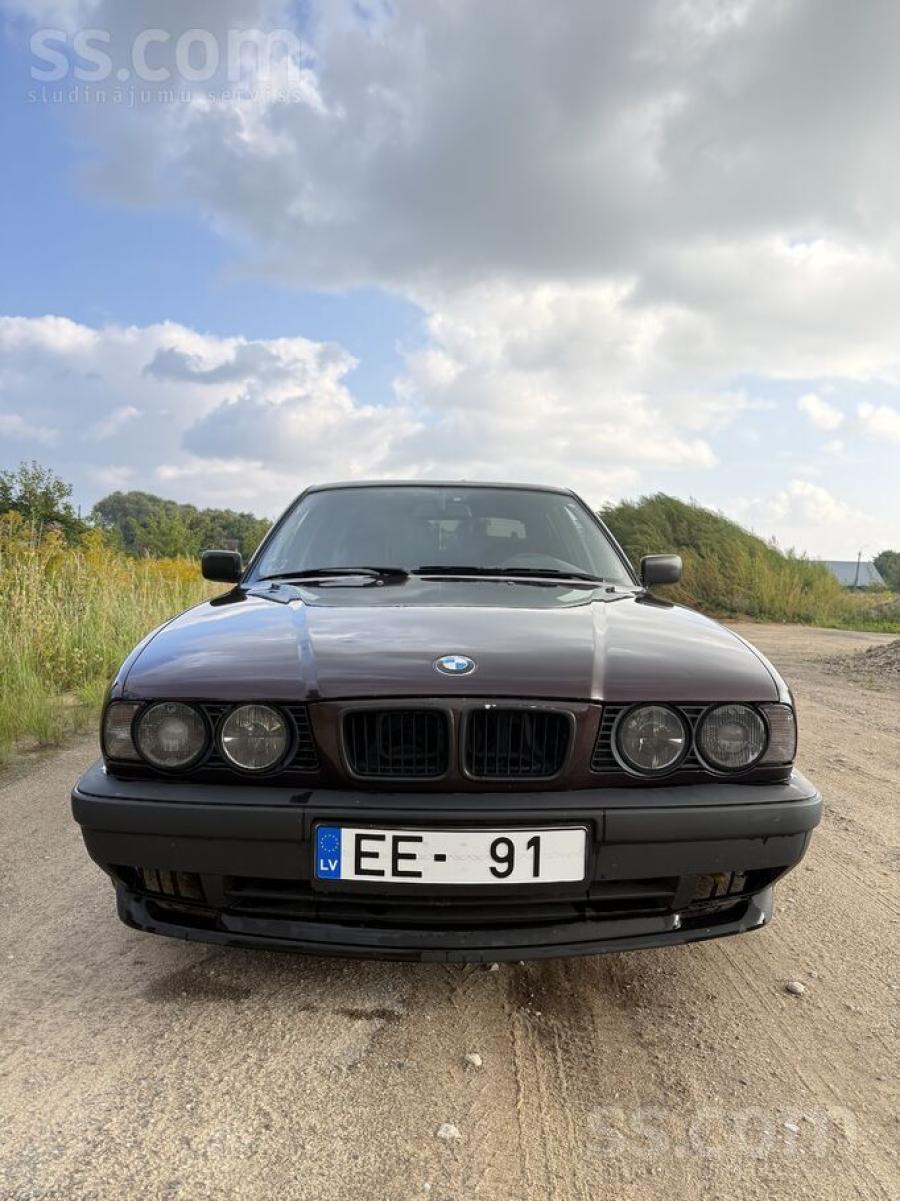 Red BMW 530 1993 in Tukums, with an engine capacity of 4.00 L and mileage of 228 thousand km for 10000 €, photo 9 on AUTOMOTO.COM.LV