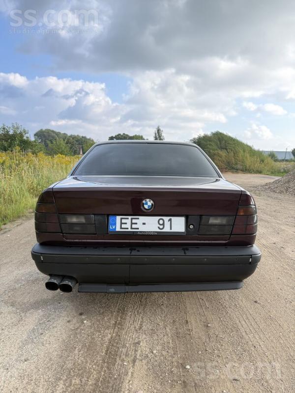 Red BMW 530 1993 in Tukums, with an engine capacity of 4.00 L and mileage of 228 thousand km for 10000 €, photo 5 on AUTOMOTO.COM.LV