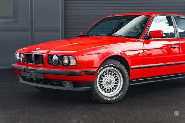 Sarkans BMW 530 1994 Klaipėda, ar dzinēja tilpumu 3.00 L un nobraukumu 400 tūkst. km par 13450 €, foto 2 vietnē AUTOMOTO.COM.LV