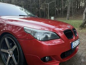 Sarkans BMW 530 2004 Viļņa, ar dzinēja tilpumu 2.99 L un nobraukumu 290 tūkst. km par 5100 €, foto 3 vietnē AUTOMOTO.COM.LV