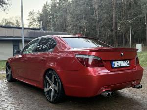 Sarkans BMW 530 2004 Viļņa, ar dzinēja tilpumu 2.99 L un nobraukumu 290 tūkst. km par 5100 €, foto 4 vietnē AUTOMOTO.COM.LV