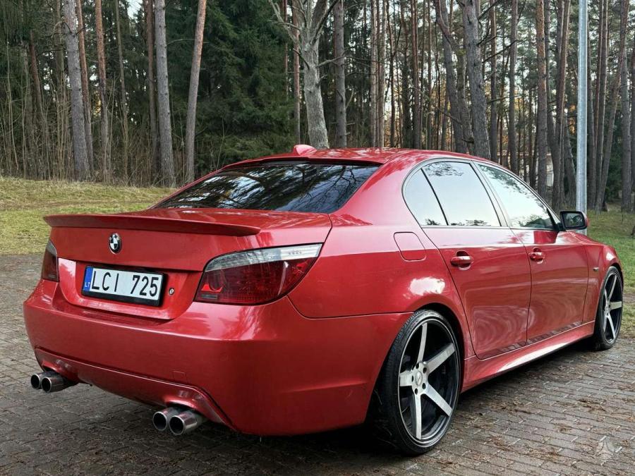 Sarkans BMW 530 2004 Viļņa, ar dzinēja tilpumu 2.99 L un nobraukumu 290 tūkst. km par 5100 €, foto 5 vietnē AUTOMOTO.COM.LV