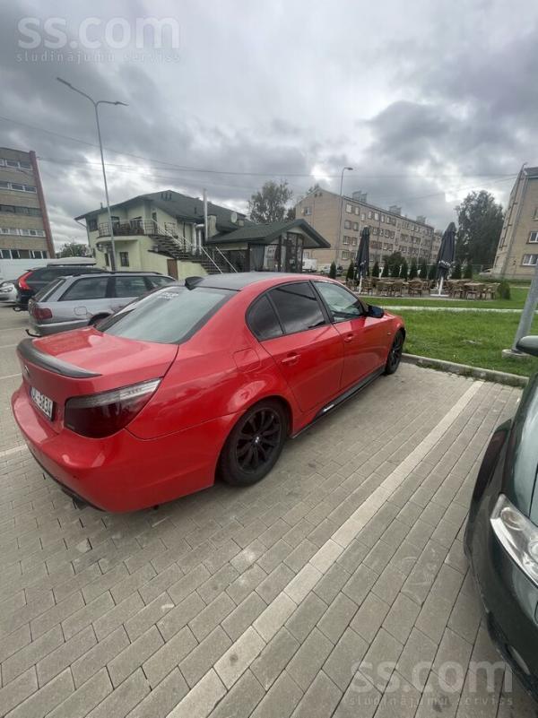 BMW 530 2004 Rēzekne vietnē Sarkans BMW 530 2004 Rēzekne, ar dzinēja tilpumu 3.00 L un nobraukumu 476 tūkst. km par 2800 €, foto 4 vietnē AUTOMOTO.COM.LV