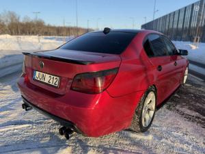 Sarkans BMW 530 2006 Viļņa, ar dzinēja tilpumu 3.00 L un nobraukumu 400 tūkst. km par 6650 €, foto 7 vietnē AUTOMOTO.COM.LV