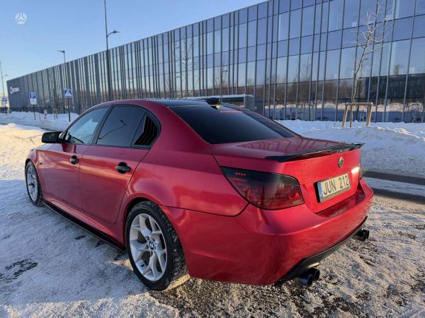 Red BMW 530 2006 in Vilnius, with an engine capacity of 3.00 L and mileage of 400 thousand km for 6499 €, photo 10 on AUTOMOTO.COM.LV