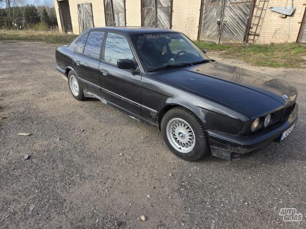 BMW 530 1993 Zarasai, ar dzinēja tilpumu 3.00 L un nobraukumu 297 tūkst. km par 2000 €, foto 2 vietnē AUTOMOTO.COM.LV