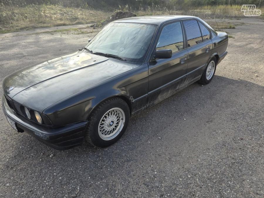 BMW 530 1993 Zarasai, ar dzinēja tilpumu 3.00 L un nobraukumu 297 tūkst. km par 2000 €, foto 4 vietnē AUTOMOTO.COM.LV