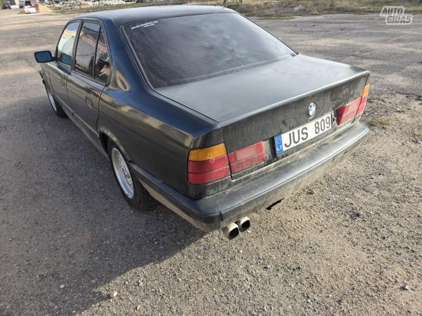BMW 530 1993 Zarasai, ar dzinēja tilpumu 3.00 L un nobraukumu 297 tūkst. km par 2000 €, foto 4 vietnē AUTOMOTO.COM.LV