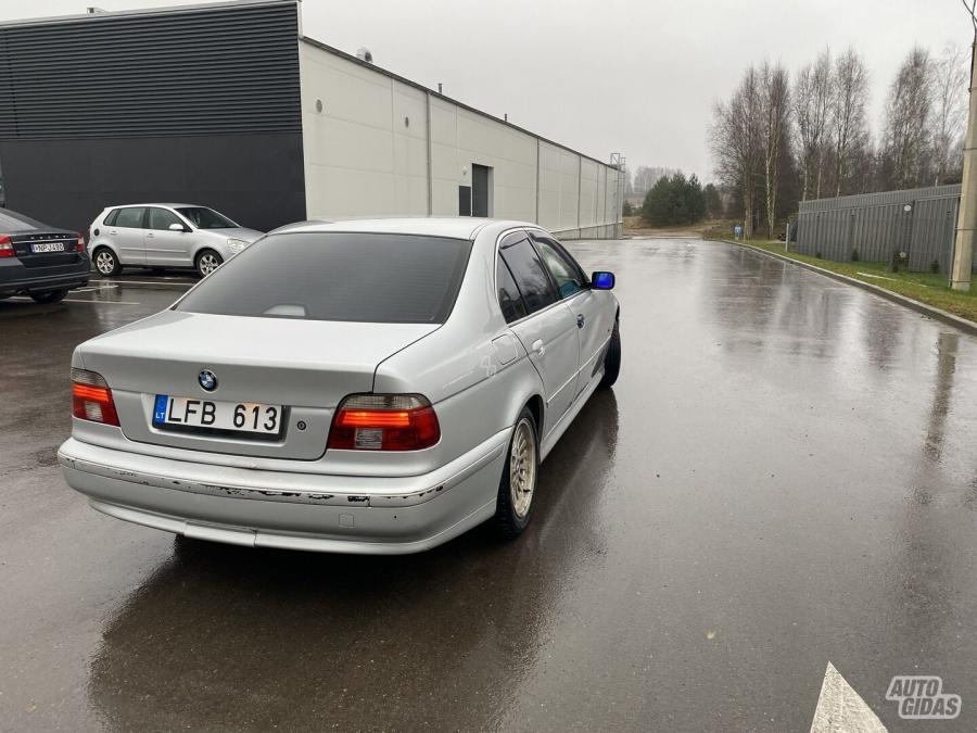 BMW 530 2000 in Moletai, with an engine capacity of 3.00 L and mileage of 40 thousand km for 1450 €, photo 8 on AUTOMOTO.COM.LV