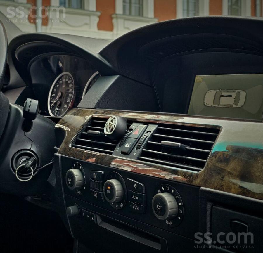 BMW 530 2004 in Jelgava, with an engine capacity of 3.00 L and mileage of 295 thousand km for 3100 €, photo 12 on AUTOMOTO.COM.LV