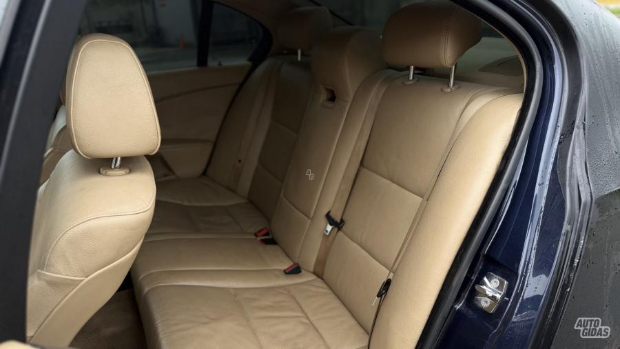 BMW 530 2004 in Vilnius, with an engine capacity of 3.00 L and mileage of 366 thousand km for 3850 €, photo 13 on AUTOMOTO.COM.LV