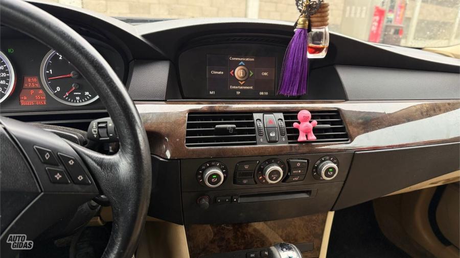 BMW 530 2004 in Vilnius, with an engine capacity of 3.00 L and mileage of 366 thousand km for 3550 €, photo 15 on AUTOMOTO.COM.LV