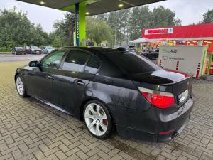 BMW 530 2004 in Vilnius, with an engine capacity of 3.00 L and mileage of 400 thousand km for 1399 €, photo 5 on AUTOMOTO.COM.LV