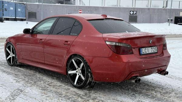 BMW 530 2005 in Vilnius, with an engine capacity of 2.99 L and mileage of 290 thousand km for 4750 €, photo 4 on AUTOMOTO.COM.LV