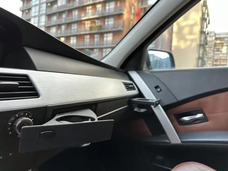 BMW 530 2006 Rīga, ar dzinēja tilpumu 3.00 L un nobraukumu 296 tūkst. km par 4390 €, foto 27 vietnē AUTOMOTO.COM.LV