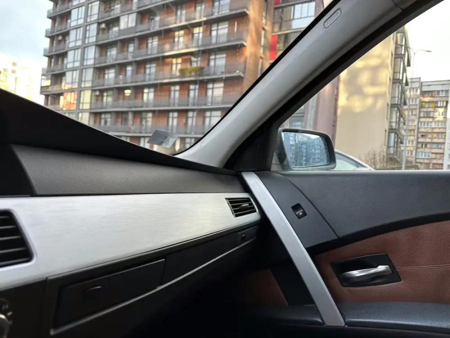 BMW 530 2006 Rīga, ar dzinēja tilpumu 3.00 L un nobraukumu 296 tūkst. km par 4390 €, foto 28 vietnē AUTOMOTO.COM.LV