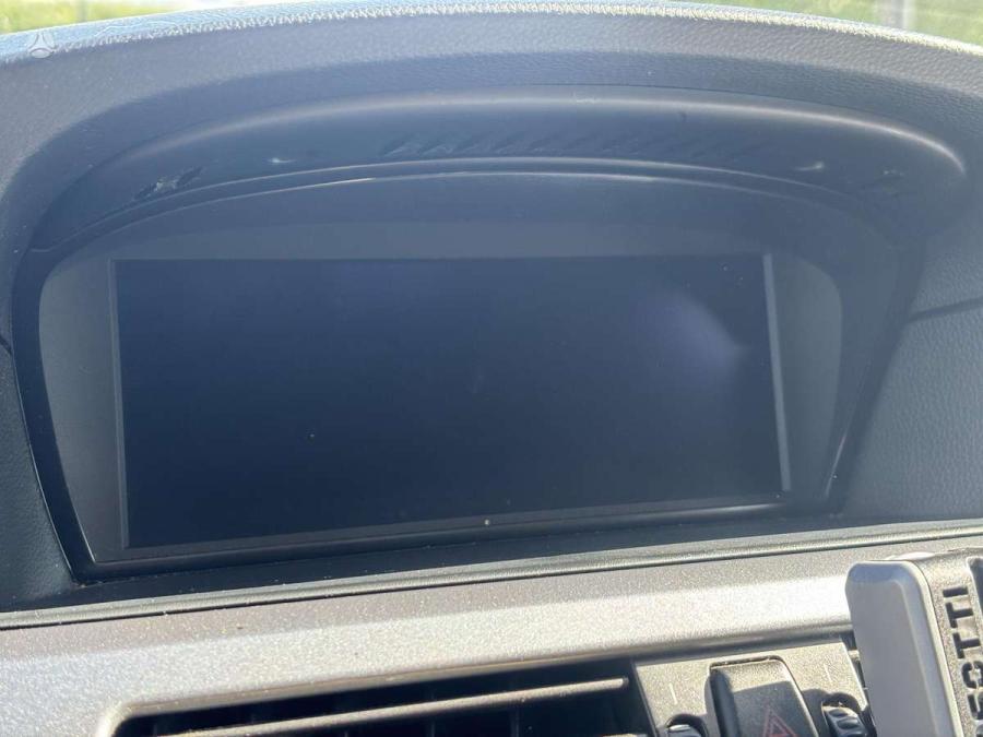 BMW 530 2007 in Vilnius, with an engine capacity of 2.99 L and mileage of 490 thousand km for 2900 €, photo 13 on AUTOMOTO.COM.LV
