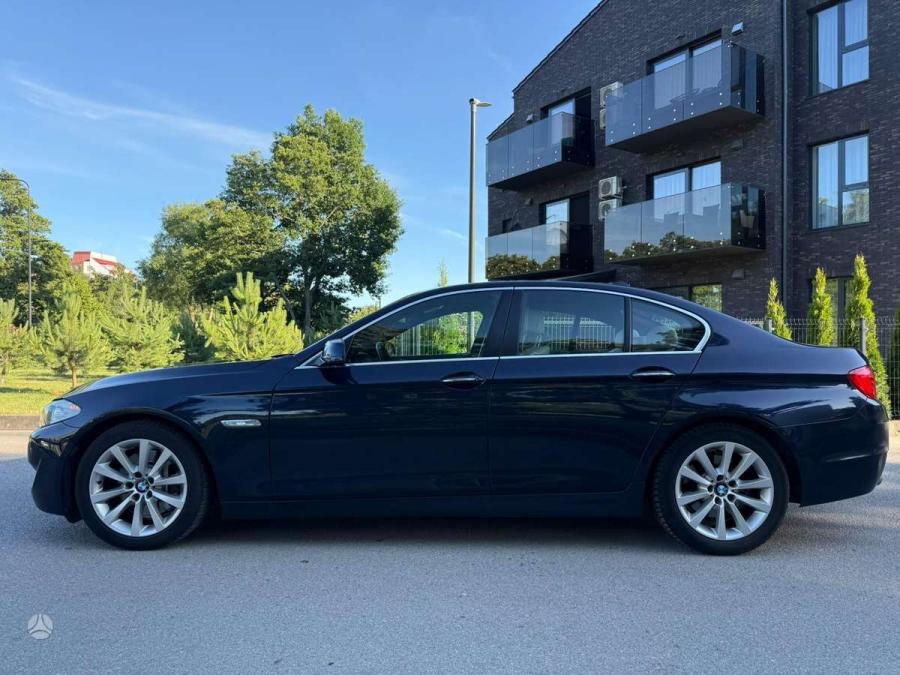 BMW 530 2010 in Palanga, with an engine capacity of 2.99 L and mileage of 238 thousand km for 7900 €, photo 8 on AUTOMOTO.COM.LV