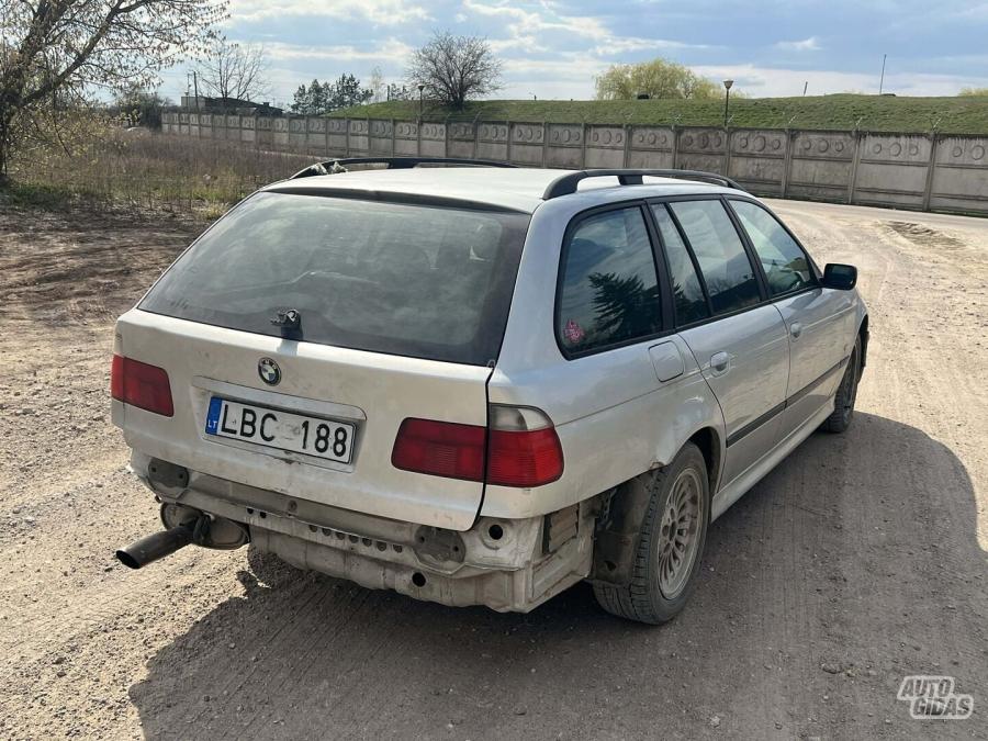 BMW 530 2000 Kauņa, ar dzinēja tilpumu 3.00 L un nobraukumu 340 tūkst. km par 750 €, foto 4 vietnē AUTOMOTO.COM.LV