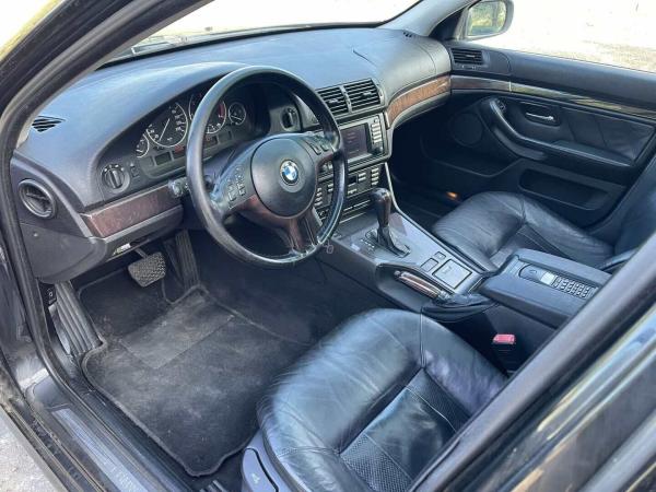 BMW 530 2002 in Siauliai, with an engine capacity of 3.00 L and mileage of 320 thousand km for 1500 €, photo 10 on AUTOMOTO.COM.LV