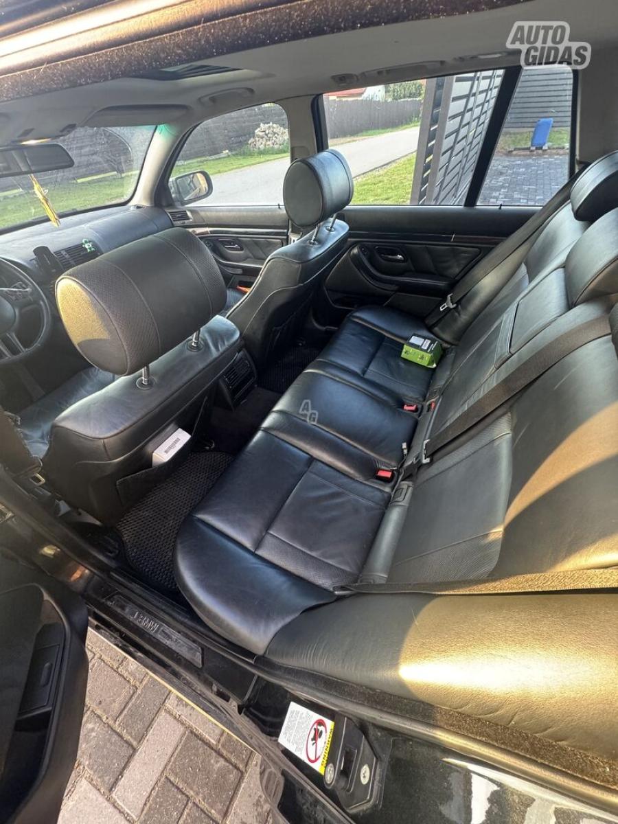 BMW 530 2002 in Vilnius, with an engine capacity of 2.90 L and mileage of 416 thousand km for 2100 €, photo 9 on AUTOMOTO.COM.LV