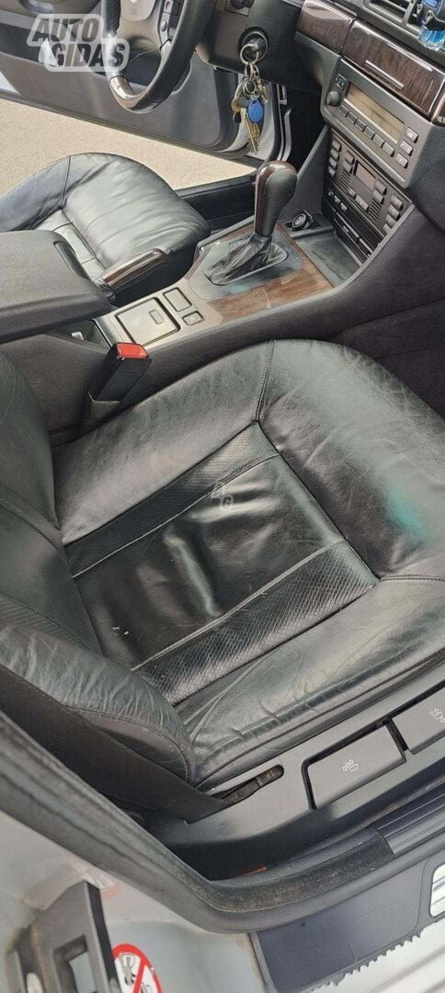 BMW 530 2002 in Kaunas, with an engine capacity of 3.00 L and mileage of 327 thousand km for 2500 €, photo 12 on AUTOMOTO.COM.LV
