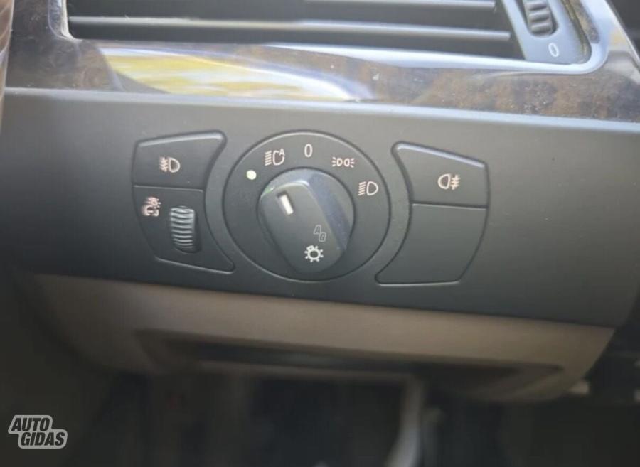 BMW 530 2005 in Visaginas, with an engine capacity of 3.00 L and mileage of 348 thousand km for 1600 €, photo 8 on AUTOMOTO.COM.LV
