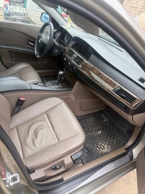 BMW 530 2006 in Naujoji Akmene, with an engine capacity of 3.00 L and mileage of 440 thousand km for 1899 €, photo 7 on AUTOMOTO.COM.LV