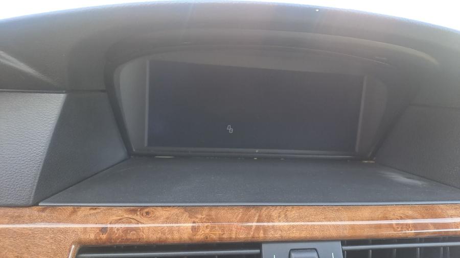BMW 530 2007 in Vilnius, with an engine capacity of 3.00 L and mileage of 323 thousand km for 3850 €, photo 14 on AUTOMOTO.COM.LV